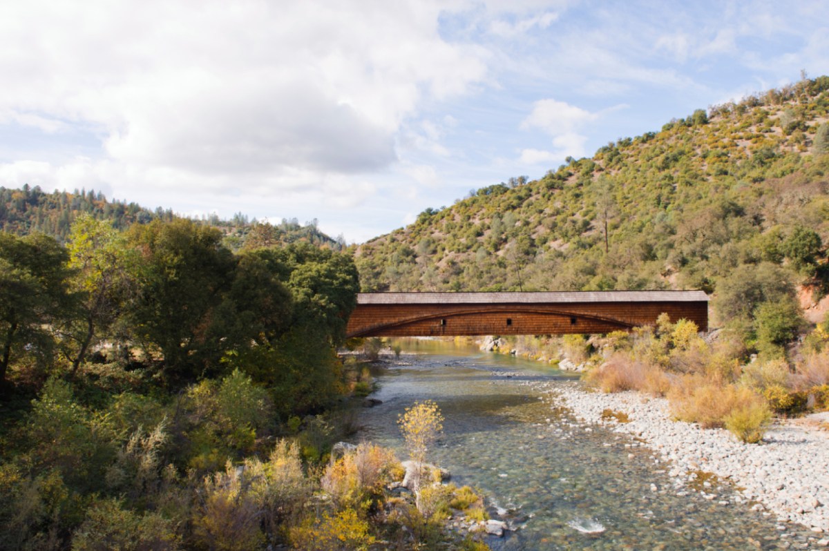 Historic Bridgeport Covered Bridge in Northern California: Perfect Road ...