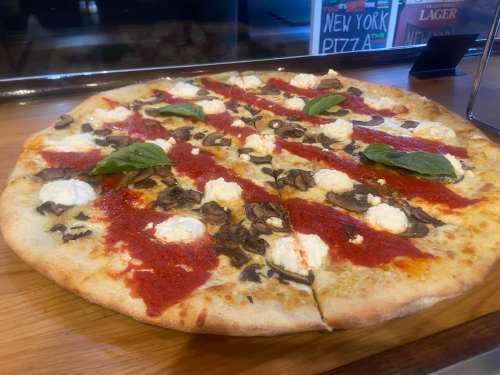 Visit New York Pizza Company in Louisville, KY For Authentic Slices