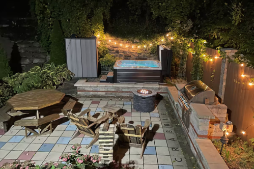 Luxury Cabin with Waterfall Pool in Hocking Hills, Ohio