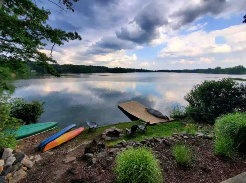 This Lakefront Cottage Is the Perfect Home Base for Connecticut's Best ...