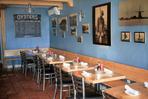 Saltwater Fish House and Oyster Bar: Best Waterfront Dining in ...