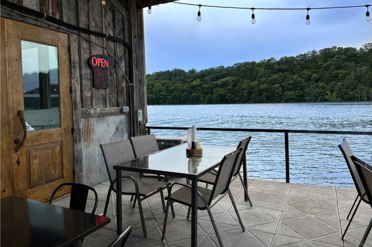 SS Dockside Cafe Offers Missouri’s Best Summer Dining Vibes
