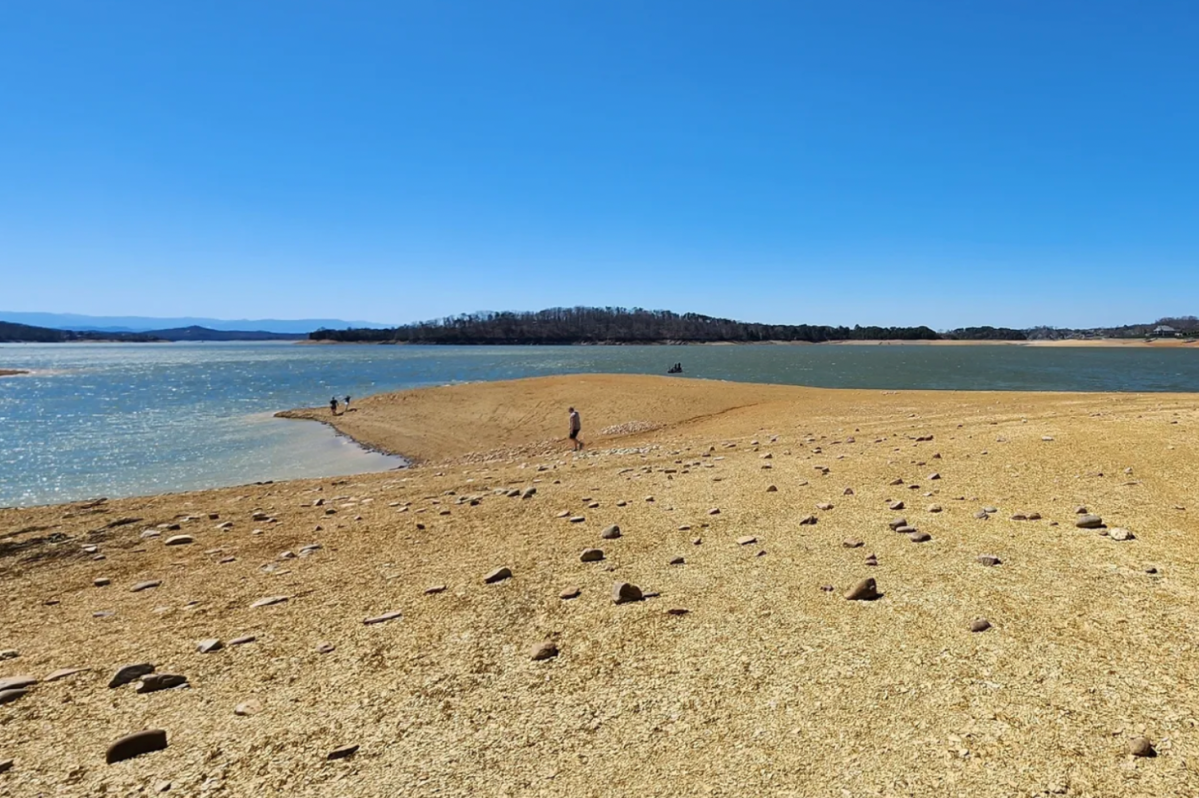 Tennessee Treasure Hunting: Search For Crystals at Douglas Lake