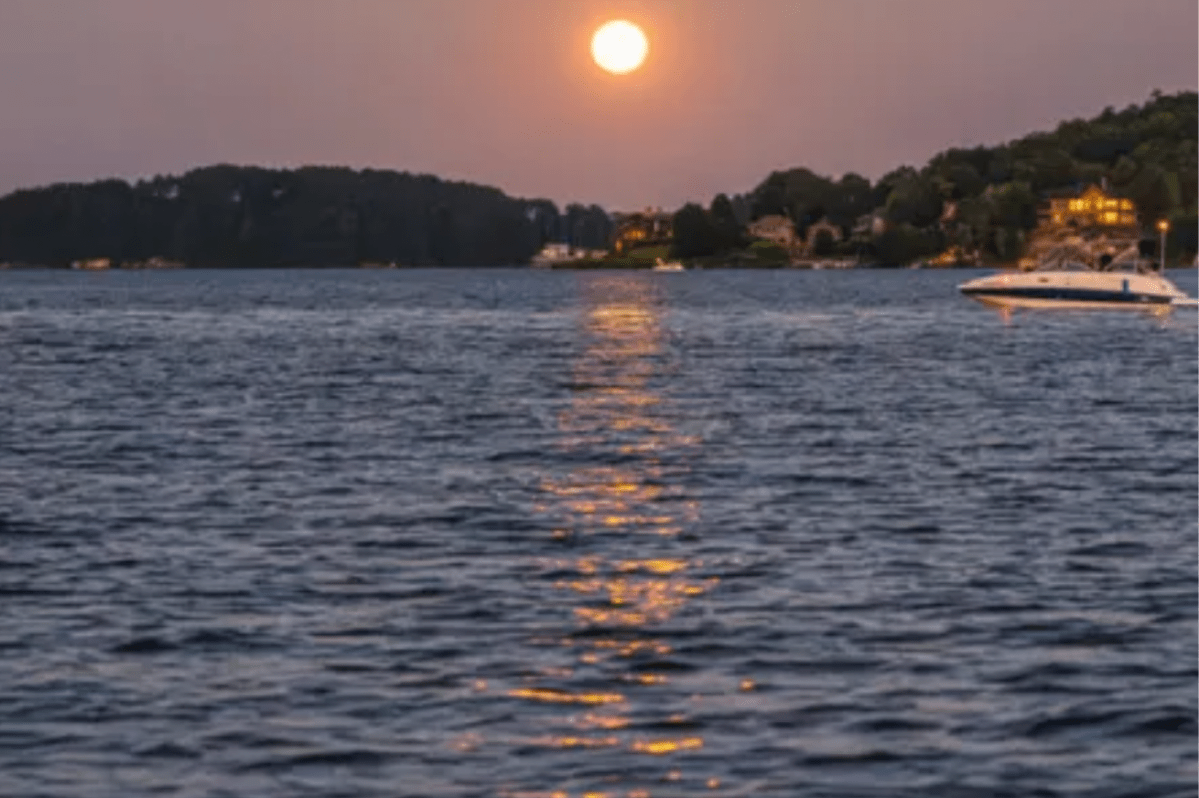 Experience the Magic of a Full Moon Rising Tour on Lake Jocassee