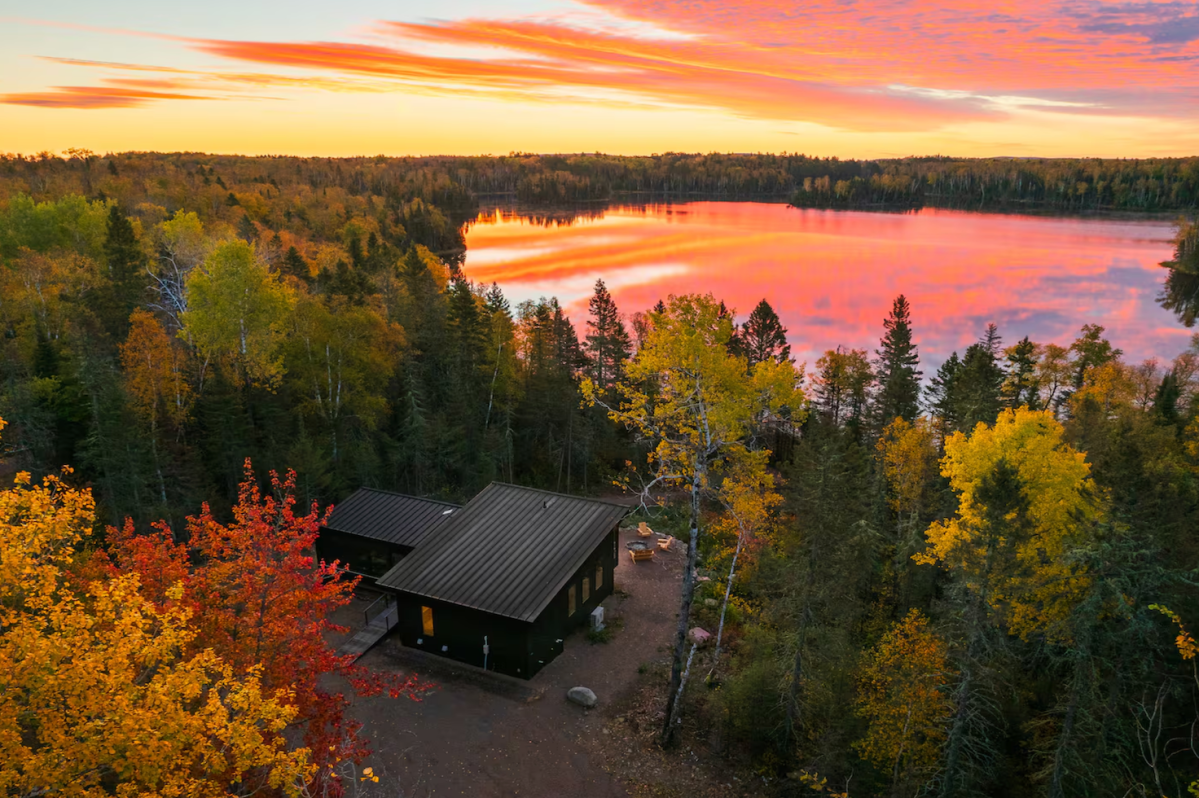 We Found the Dreamiest Fall Cabins on Airbnb for Your Fall Getaway