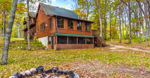 5 Cozy Cabins for a Minnesota Getaway This Fall