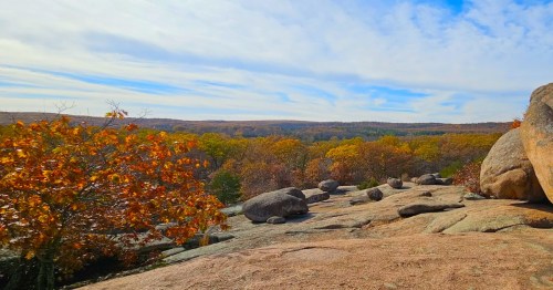 The Best Times and Places to See Fall Foliage in Missouri in 2025