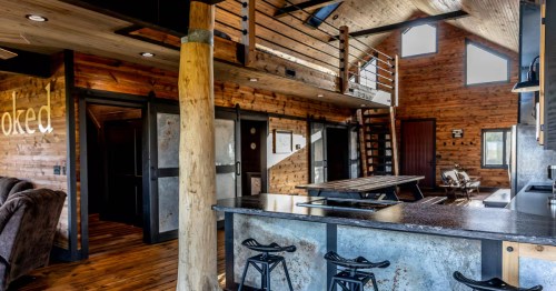 Discover Merritt Dam Road Hill House: The Perfect Airbnb in Valentine ...