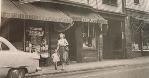 Stanley's Famous Hamburgers Has the Most Mouthwatering Burger in Rhode ...