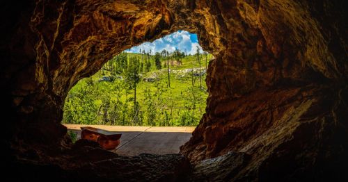 Best Caves in the US: 19 Places for Underground Adventures