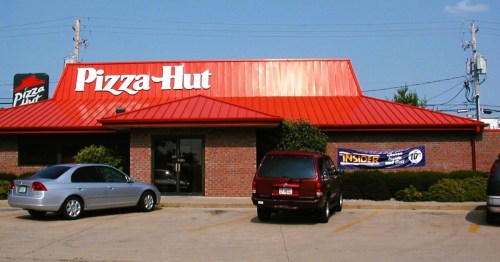 These 12 Classic Pizza Huts Will Make You Feel Like a Kid Again
