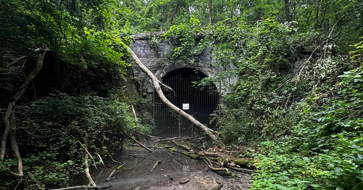 The Story of This Abandoned Tunnel in Illinois Is Eerily Fascinating