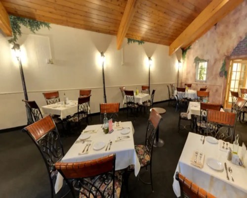 Here Are The 12 Best Restaurants in Iowa To Try This Year