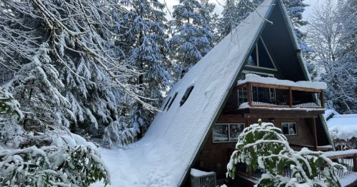 14 Best Snow-Covered Cabins for a Cozy Winter Escape