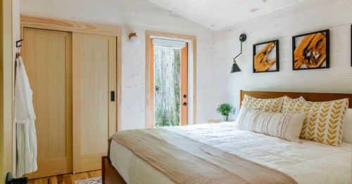 The Washington Airbnb With a Hot Tub and Sauna That Redefines Cozy Season