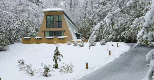 The Coziest Cabin in North Carolina? This Airbnb’s Finnish Sauna Say Yes