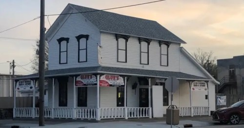 Step Into Over 200 Years of History at Glur’s Tavern in Nebraska