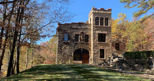 Best Day Trip: Unique Town Of Thayer, Missouri